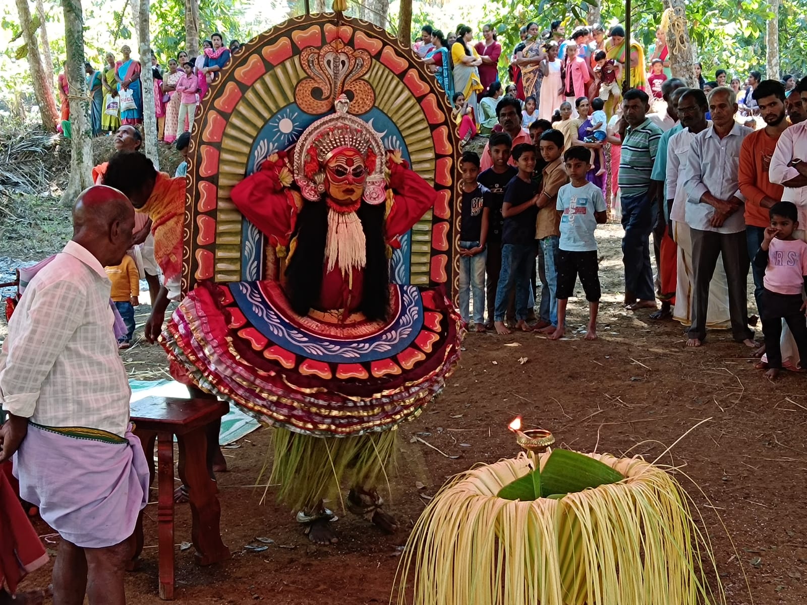 ತೊಡಿಕಾನ : ಶ್ರದ್ದಾ ಭಕ್ತಿಯಿಂದ ನಡೆದ ಚಾಕಟೆಡಿ ನೇಮೋತ್ಸ,ನಾಳೆ (ಜ.28ಕ್ಕೆ) ಶ್ರೀ ...